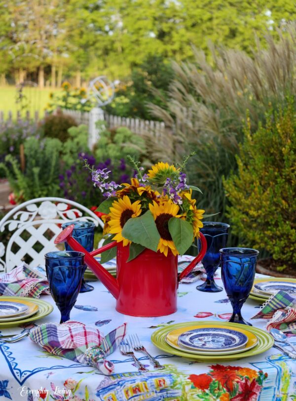 10 Tablescapes To Welcome Summer